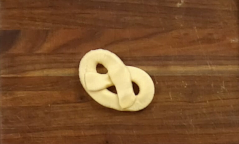 Krakelingen: Sweet Dutch Pretzel Cookies (Quick and Easy) - Toine’s Kitchen